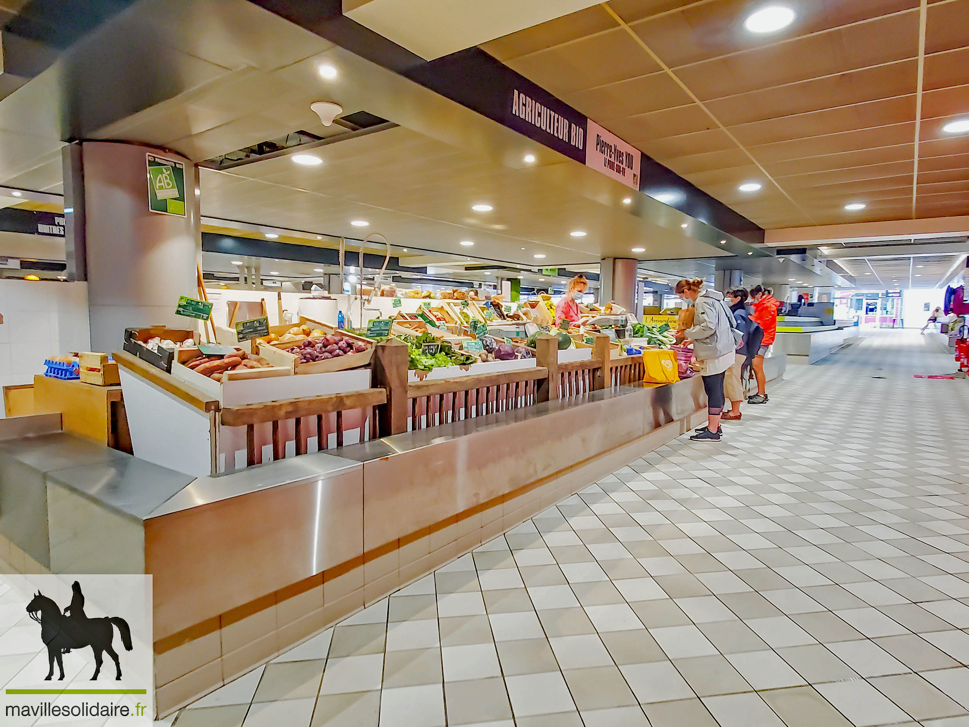 La Roche-sur-Yon. Le marché des Halles ouvert tous les dimanches à ...
